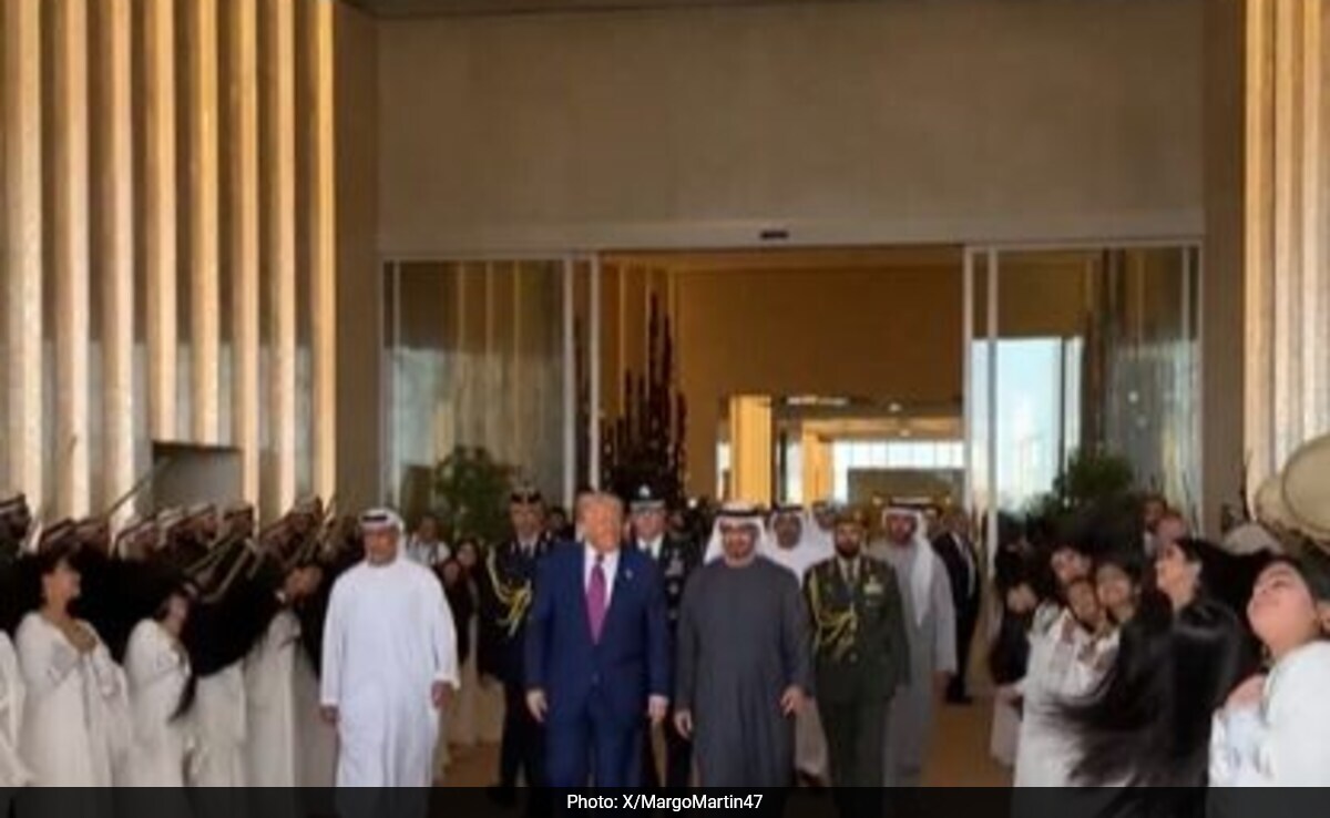Trump's UAE welcome: Khaleegy dance goes viral | News Minimalist