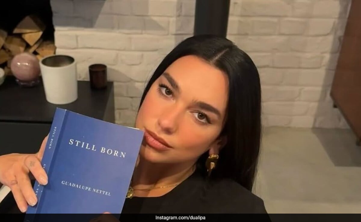 Dua Lipa's Face Card Is On Point In A Pretty Pink Weekend Glam