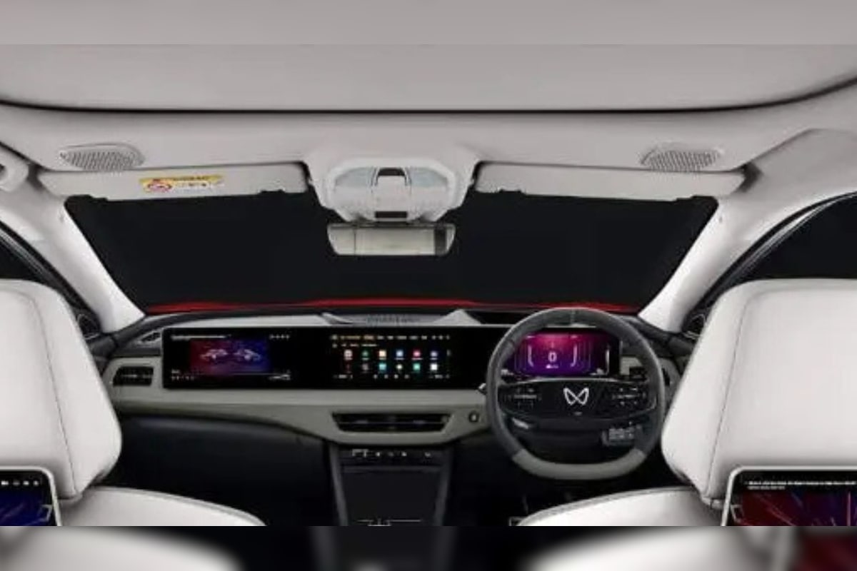 Mahindra XUV700 Facelift To Get XEV 9E's Triple-Screen Layout, Spyshots ...