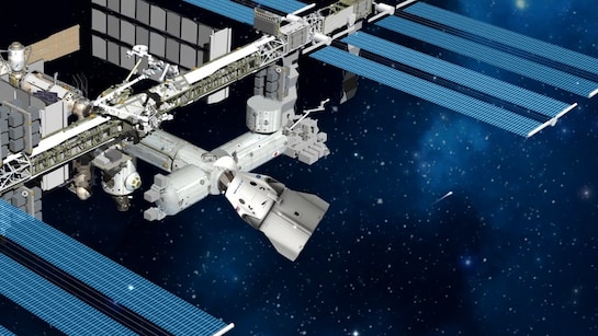 dragon spacecraft space station