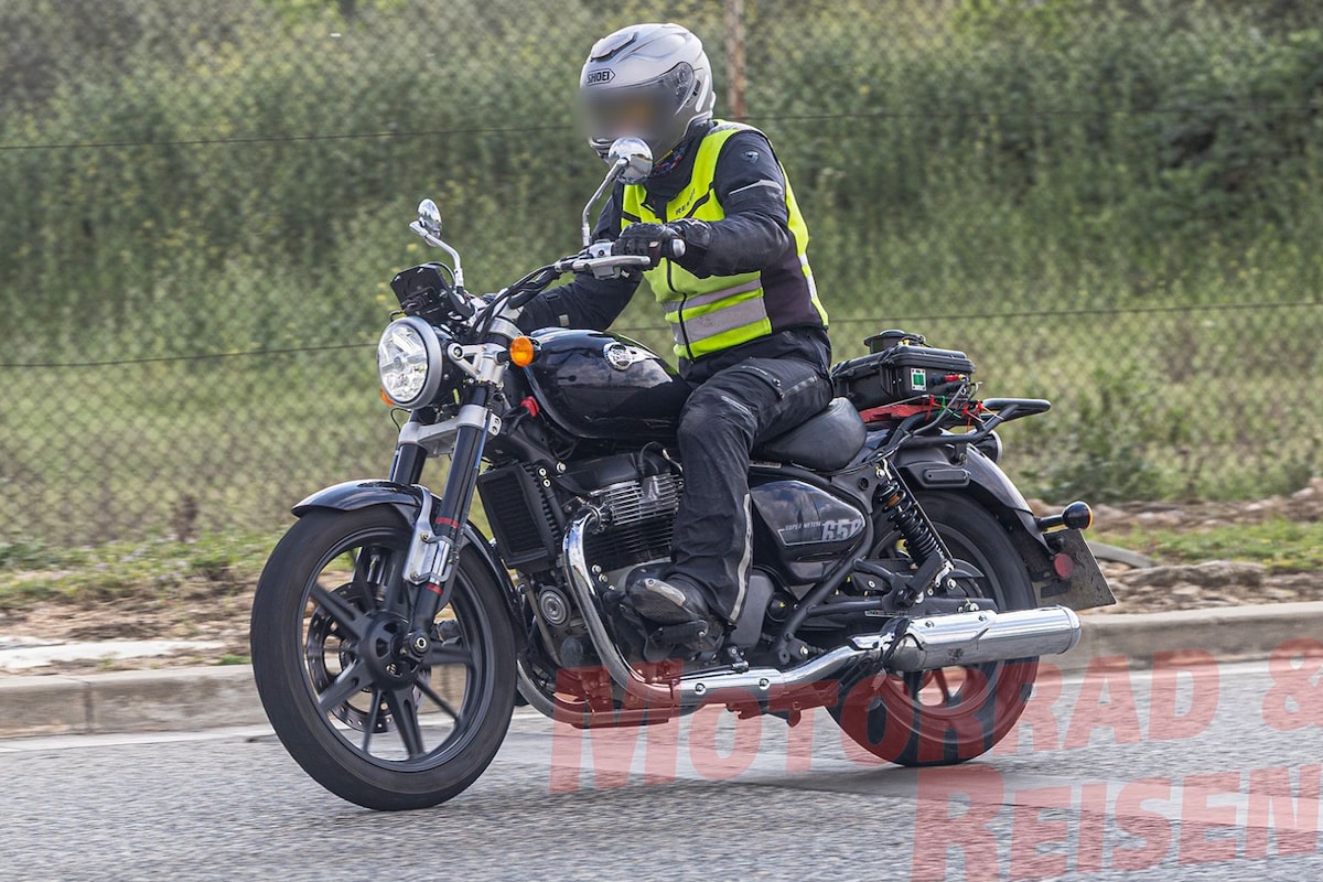 New Royal Enfield Super Meteor 650 Spied- New Launches On Anvil?