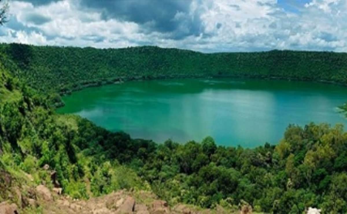 All About Lonar Crater Lake: Maharashtra's 'Otherworldly' Wonder Born ...