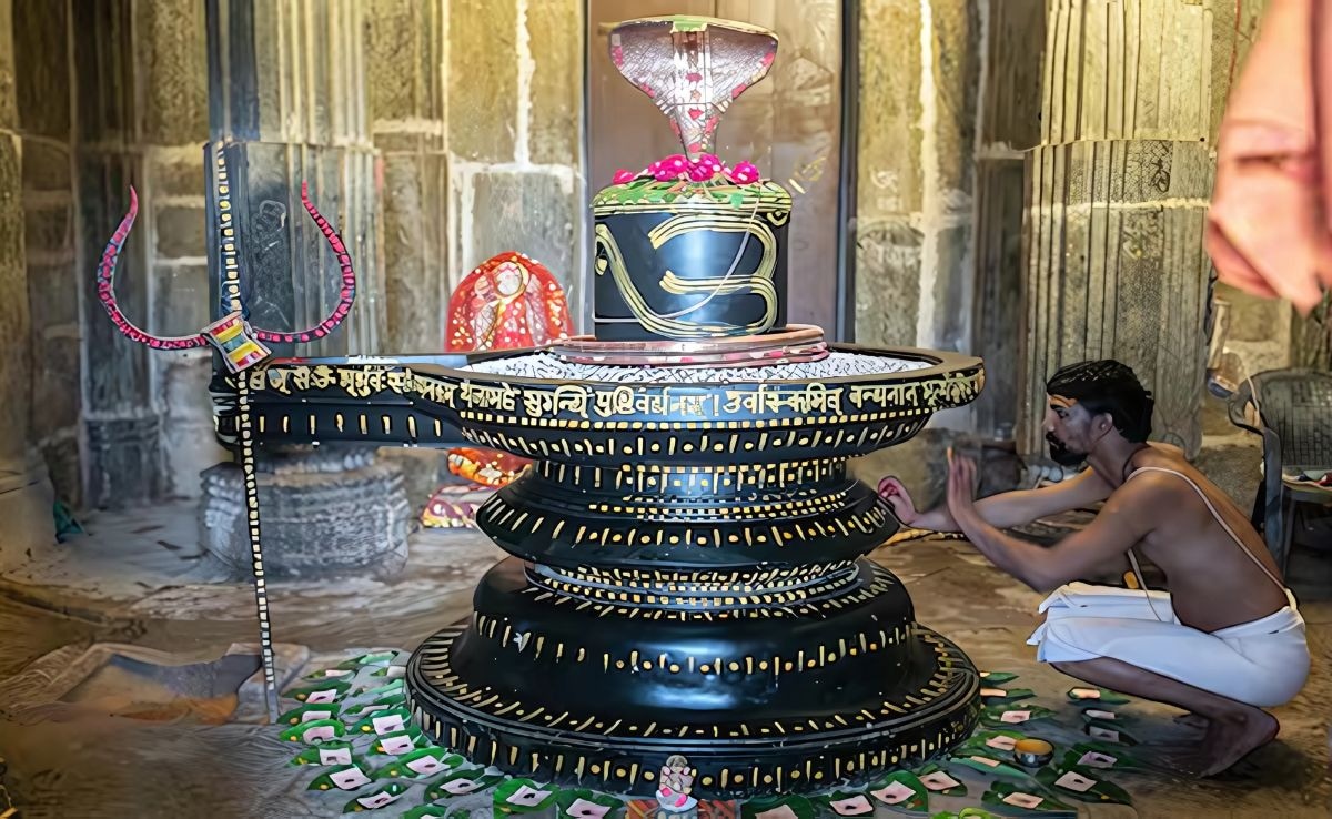 When Shravan 2025 begin Know about fasting, rituals and religious benefits