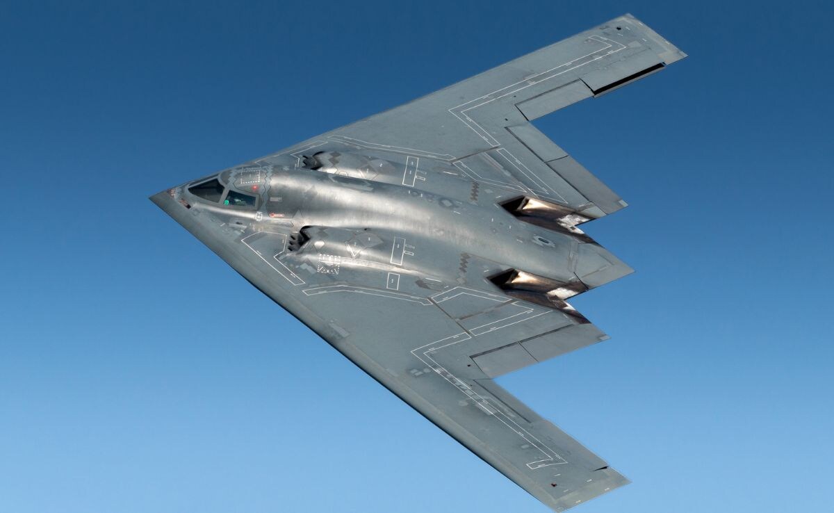 What is price and features of the American B-2 Bomber aircraft?