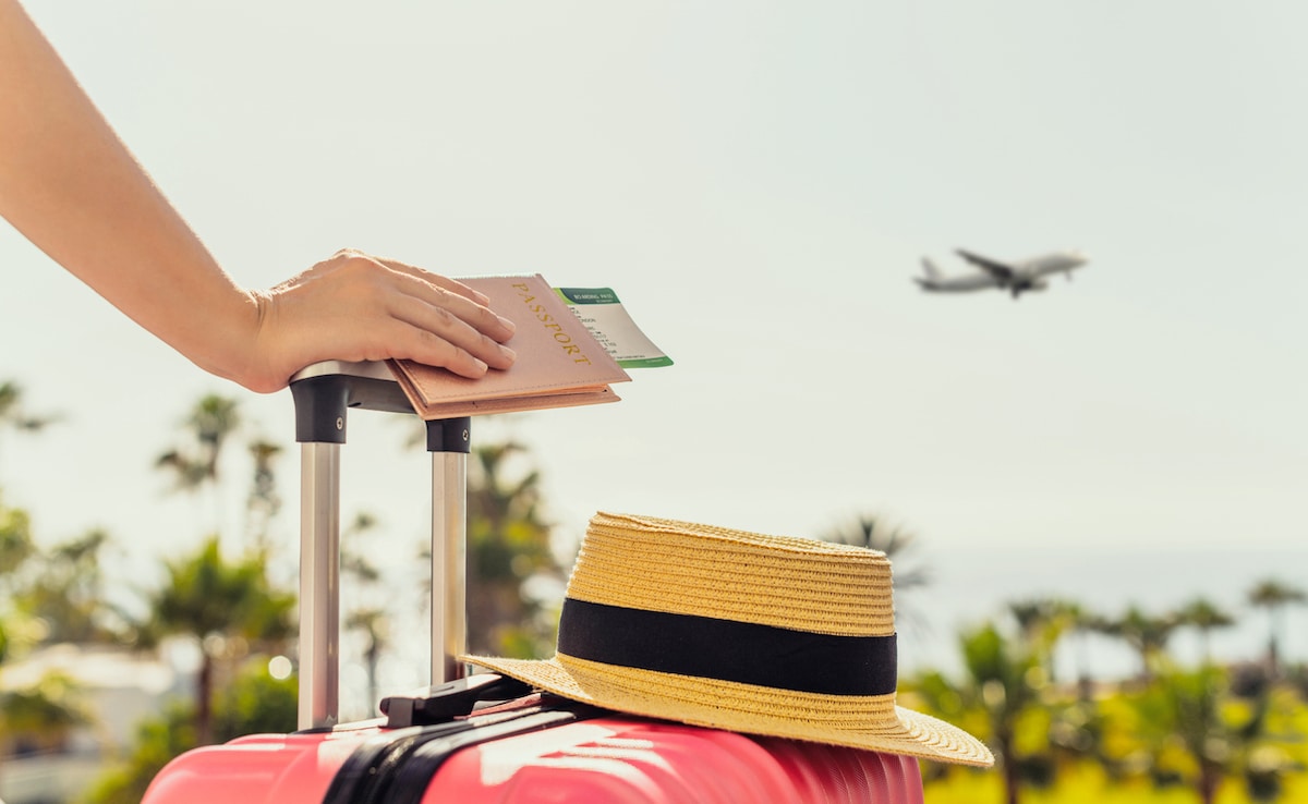 8 Smart Flight Tips To Cut Costs, Stay Comfortable, And Travel Stress-Free