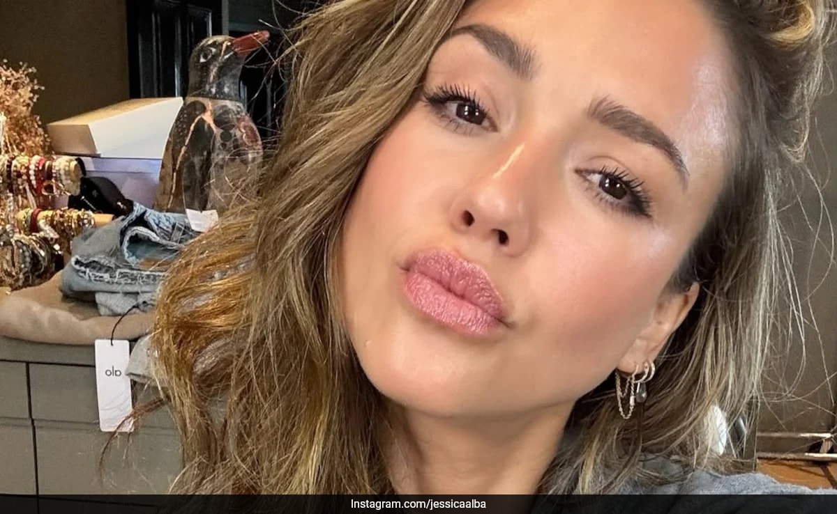 Jessica Alba's Face Card Is On Point In A Minimally Radiant Makeup Moment