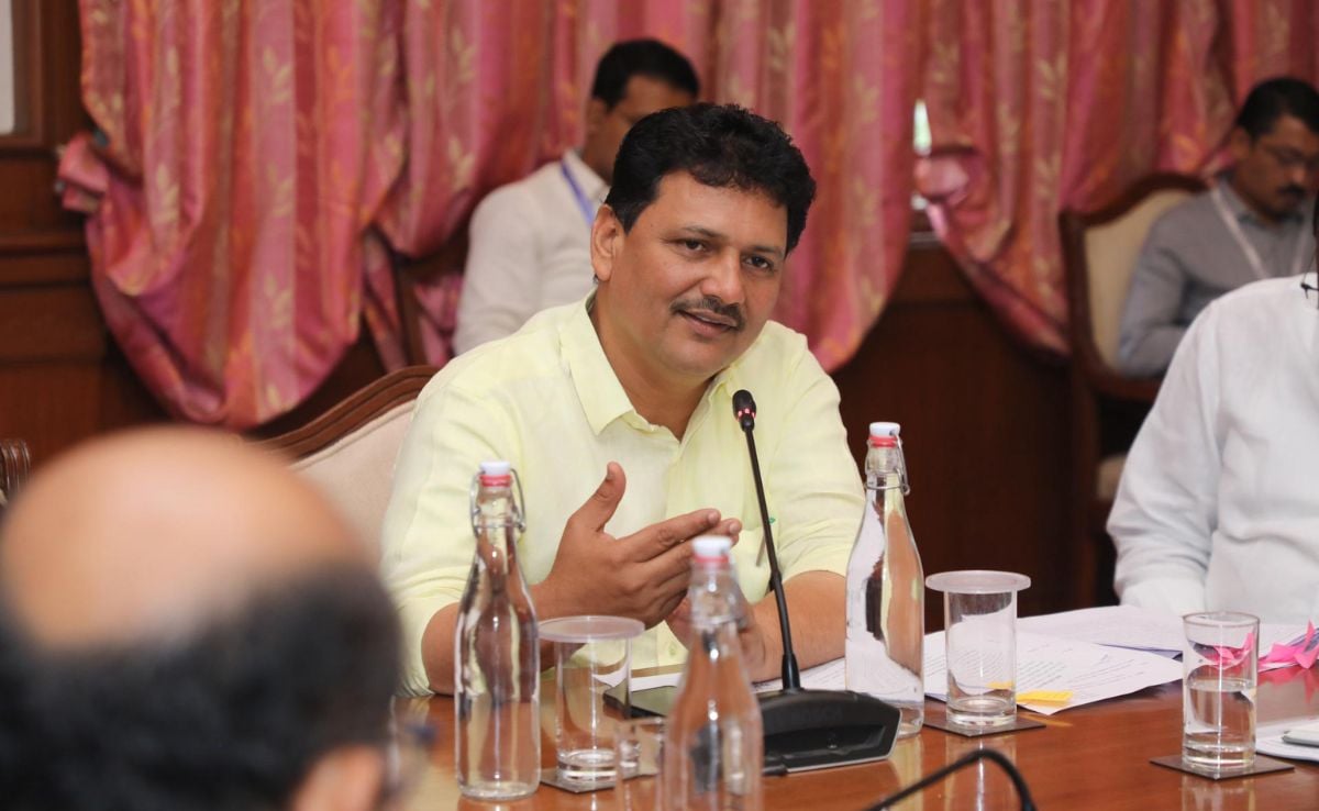 pandharpur Ashadhi Wari 2025 Maharashtra Health Minister Prakash ...