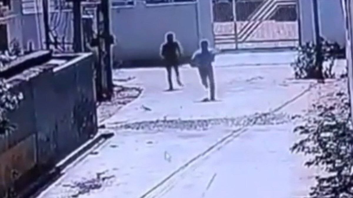 ACB Action: पीएम सूर्य घर योजना में रिश्वत का खेल, घूस का पैसा लेकर भाग रहे AEN को दौड़ा-दौड़ा ...