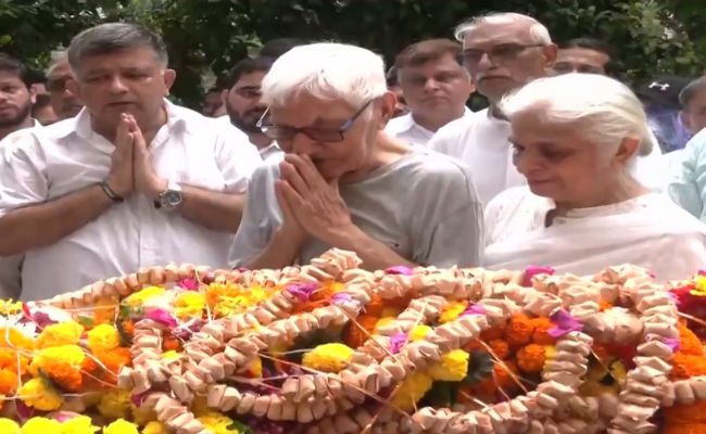 Air India Plane Crash: Captain Sumeet Sabharwal's Grieving 88-Year-Old ...