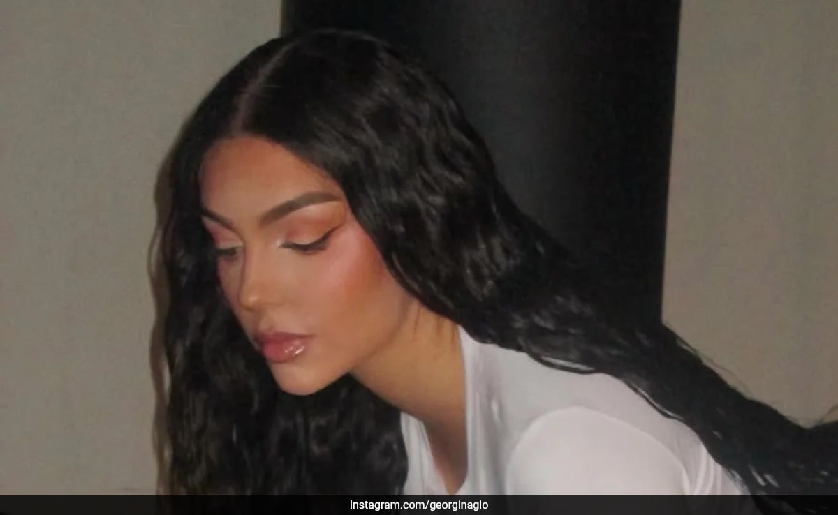 Georgina Rodriguez Keeps It Blushed, Bronzed And Beautiful In A Full ...