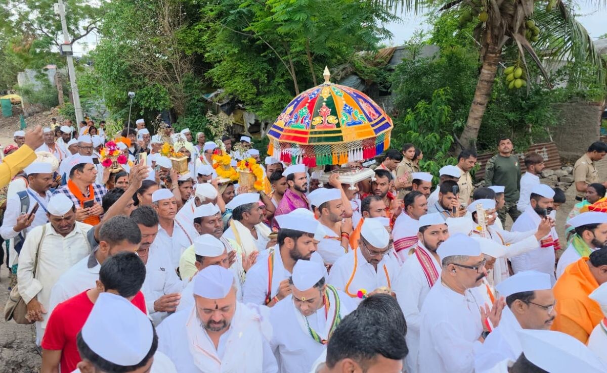 Pandharpur Wari 2025 Sant Tukaram Maharaj Paduka Shahi Nira Snan Sohala