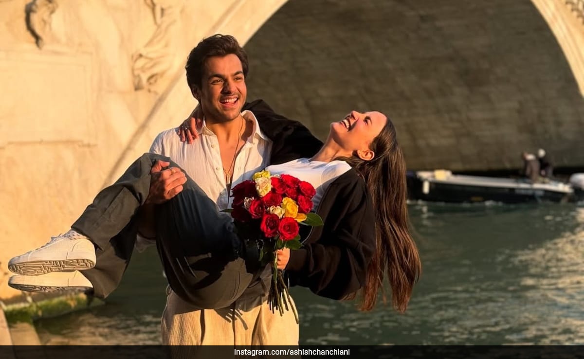 Ashish Chanchlani And Elli AvrRam Leave The Internet Guessing With ...