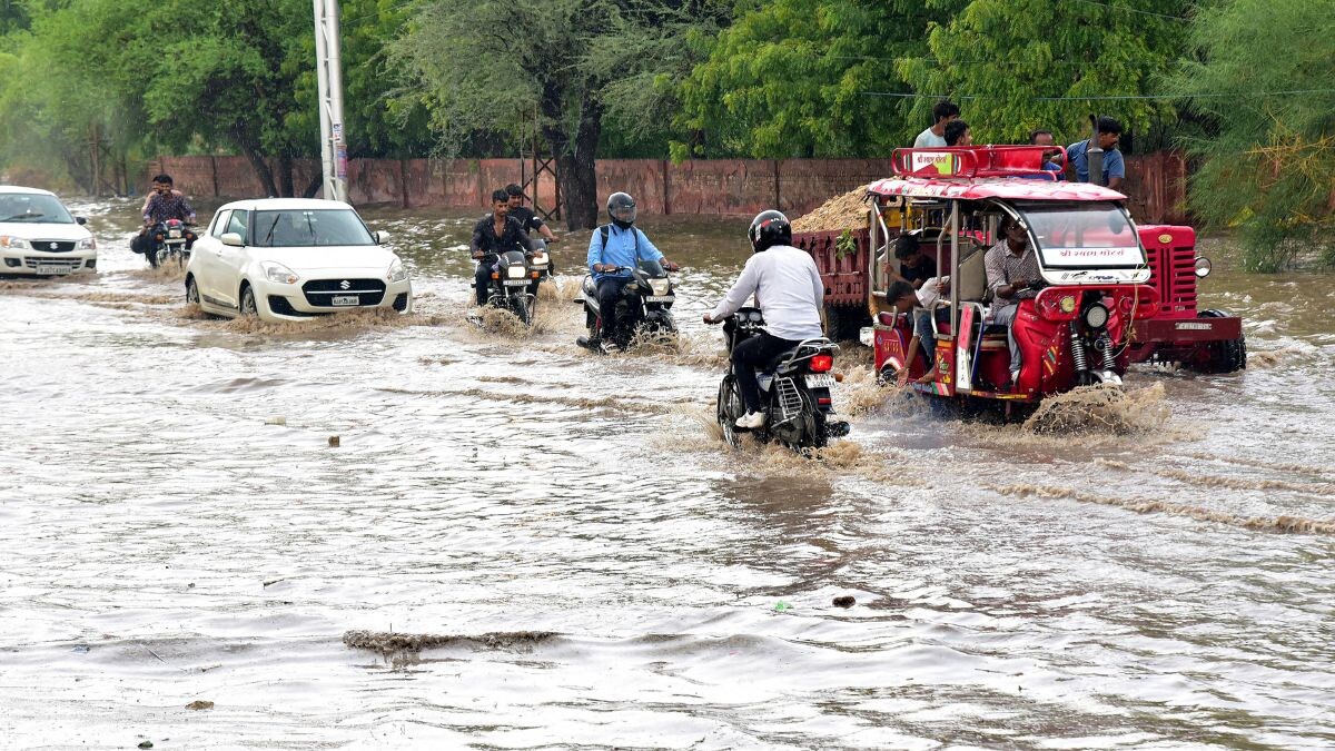 Rajasthan Rain alert: राजस्थान में बारिश का कहर, अस्पतालों में पानी भरा, खेतों में खड़ी फसलें ...