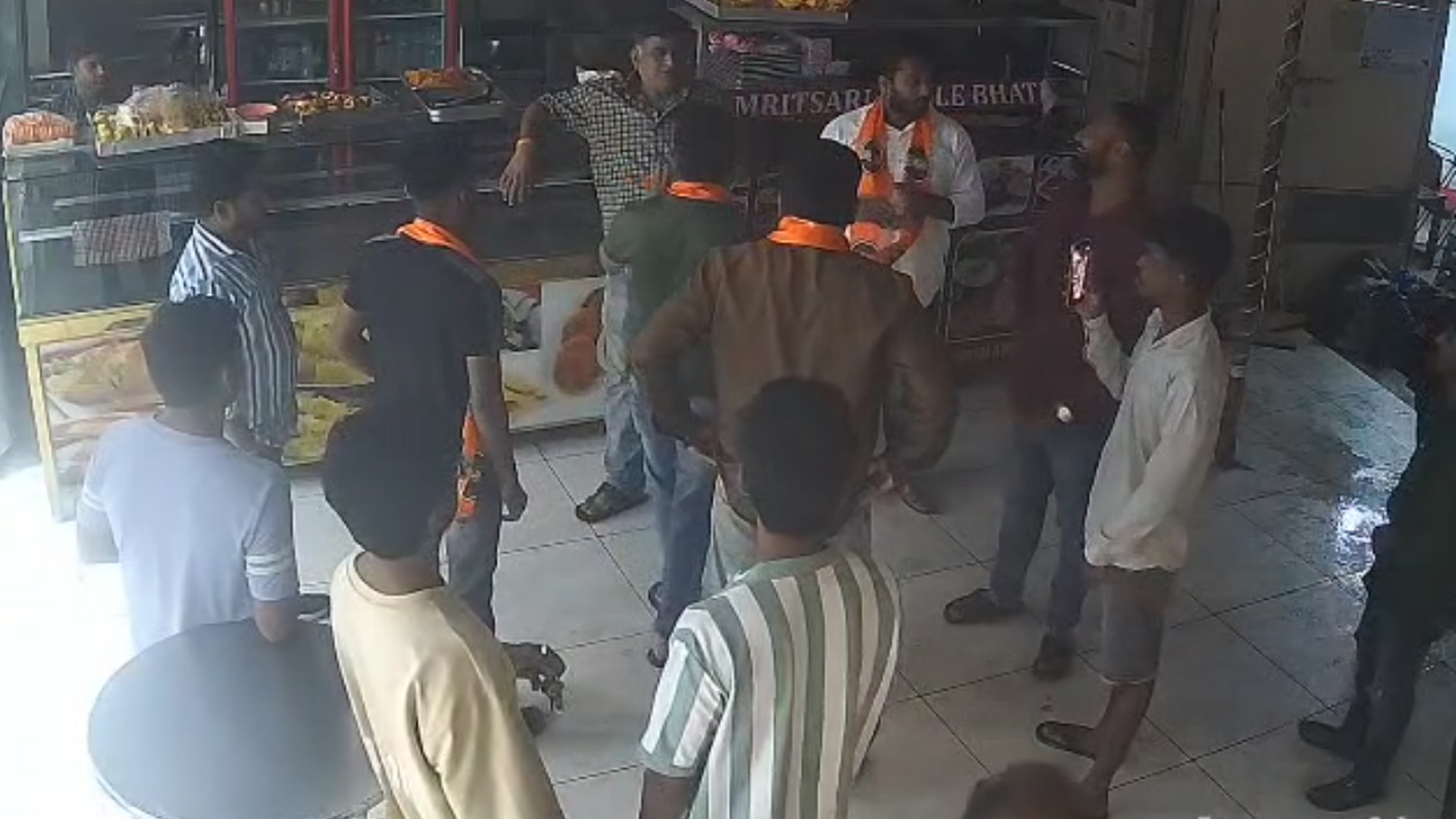 Shopkeeper Refuses To Speak Marathi, MNS Workers Rain Slaps On Him In Thane