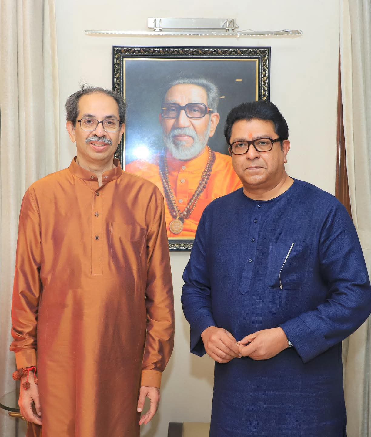 Raj Thackeray Enters Matoshree After 13 Years On Uddhav Thackeray's ...