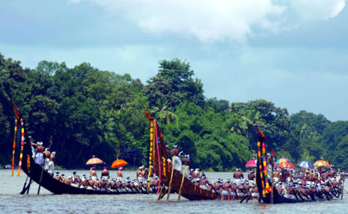 Kerala's Aranmula Vallasadya: A Sacred Feast Worth Travelling For