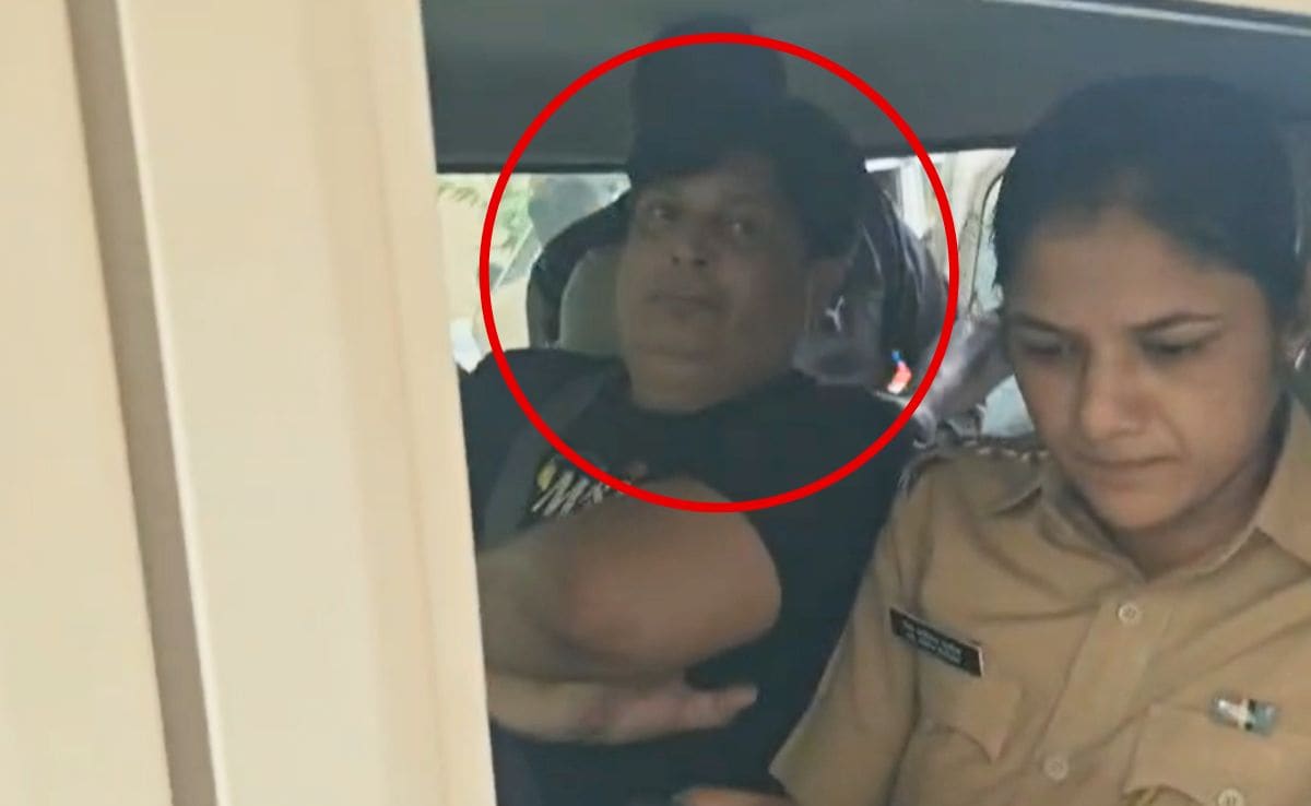 Pune man controversial post against raj and uddhav Thackeray MNS Activist aggressive