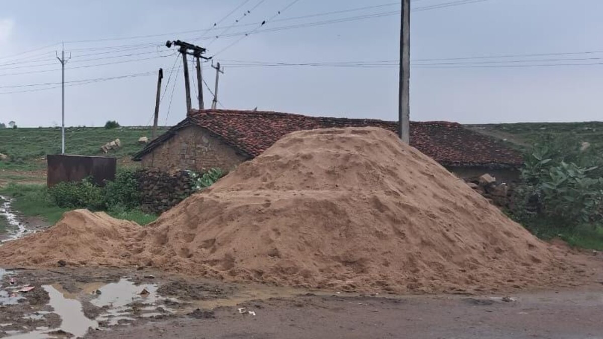 Sand Mafia in MP: हद कर दी रेत माफियाओं ने... जल संसाधन की जमीन पर कर ...