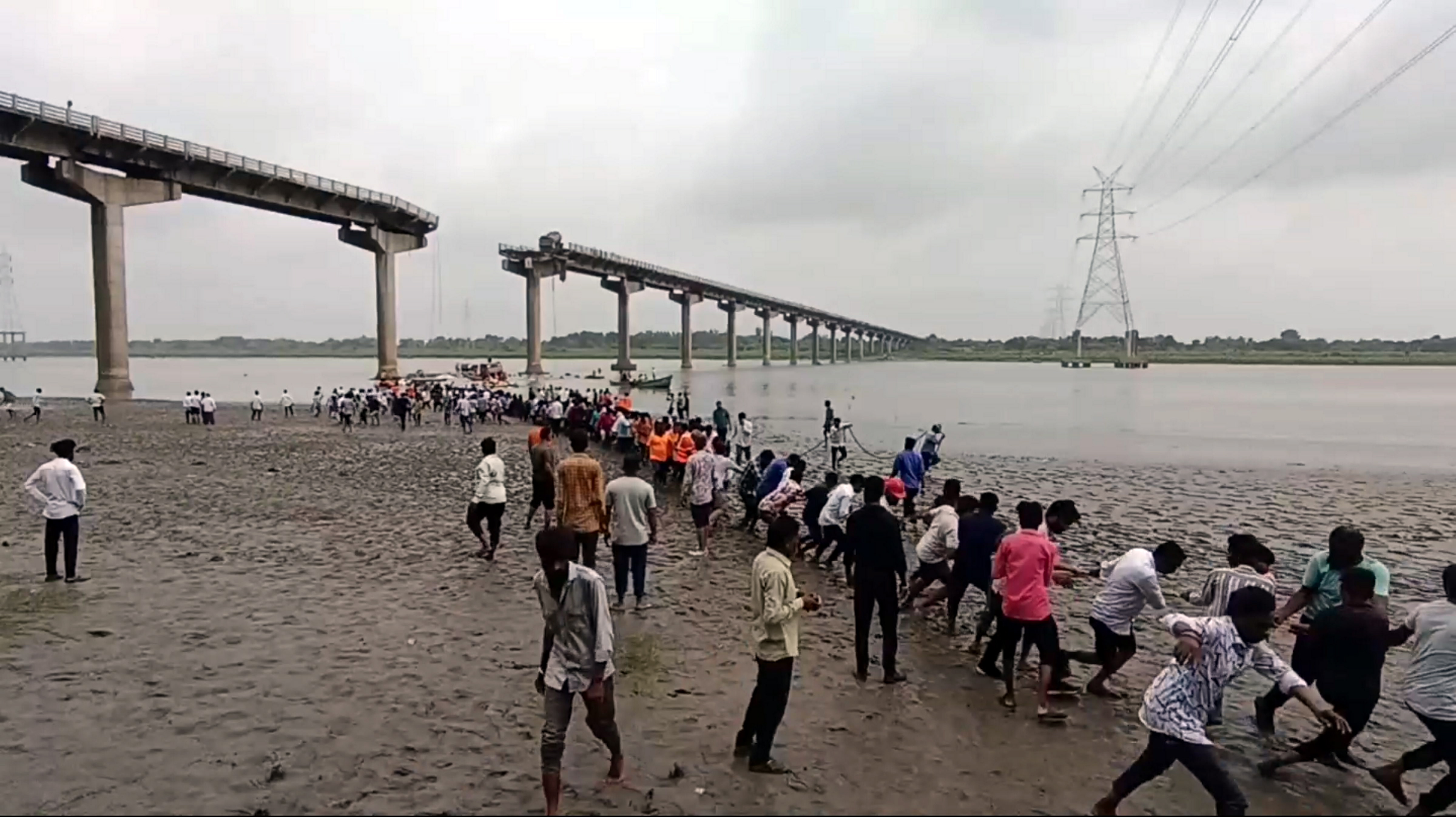 Gujarat Bridge, Gambhira Bridge: Gujarat Bridge Collapse Death Count Now 13, Rescue Teams Tackle ...