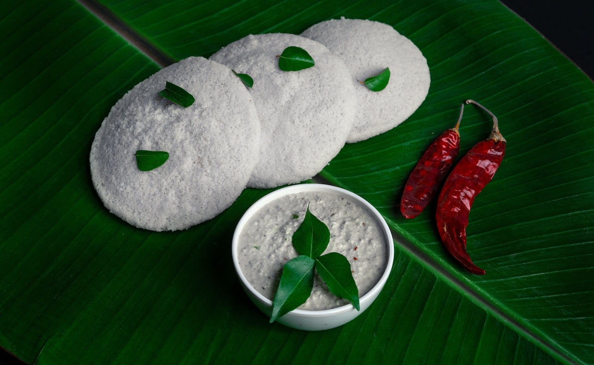 Navratri 2025: Try This Sabudana-Samak Idli With Peanut-Coconut Chutney ...