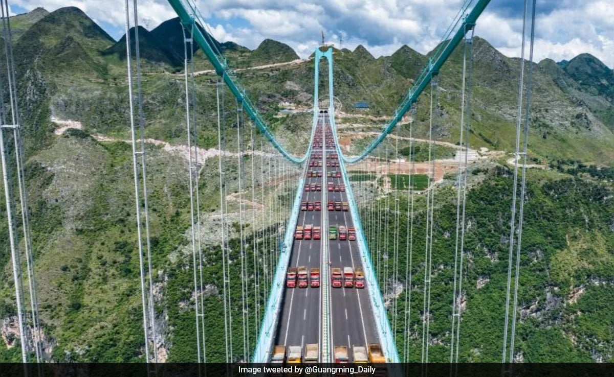 World's Tallest Bridge In China Passes Load Test With 96 Heavy Trucks ...