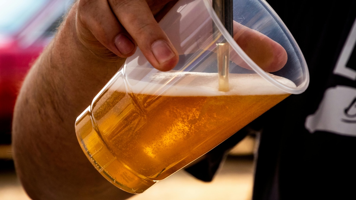 What Drinking Beer Every Day Really Does To Your Body, According To ...