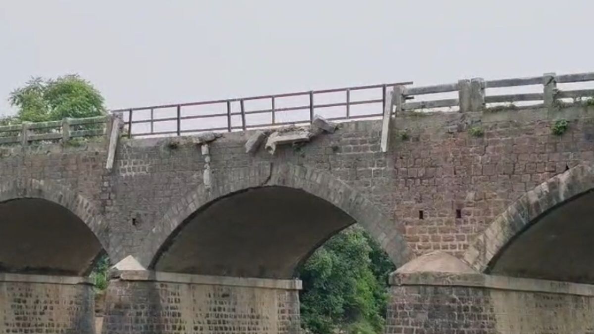 कोटा-झालावाड़ राष्ट्रीय राजमार्ग पर अमझार पुलिया में आई दरार, भारी ...