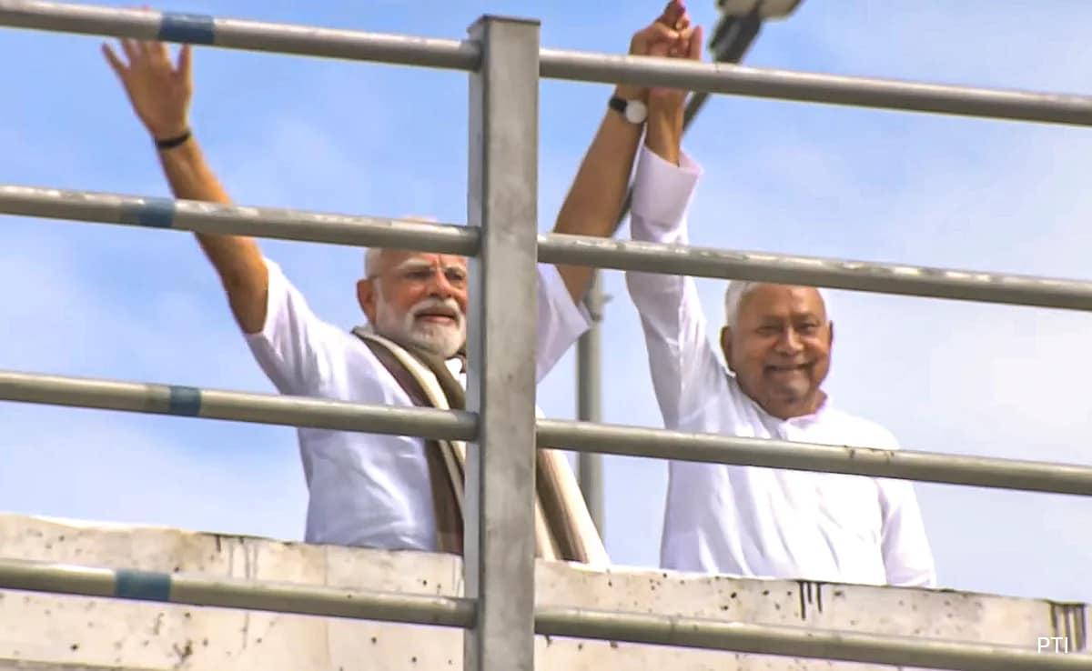 Prime Minister Narendra Modi Inaugurates Aunta-Simaria Bridge, Waves ...