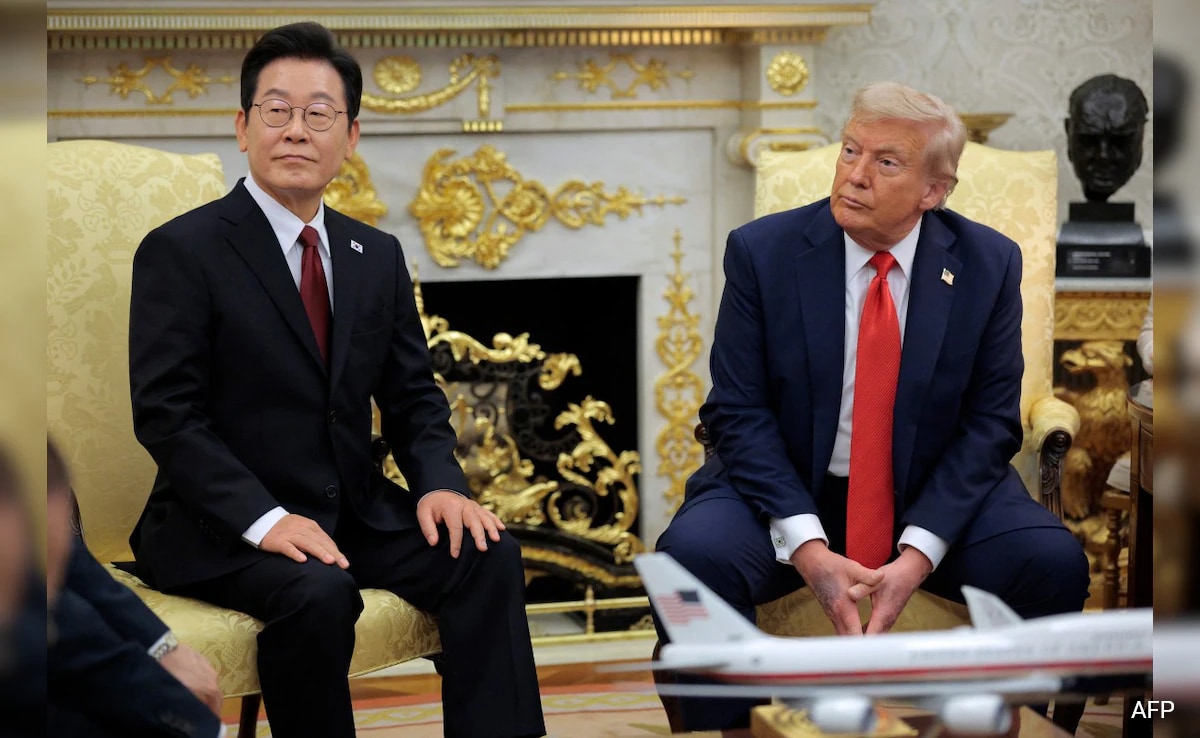 Donald Trump Repeatedly Praises Kim Jong Un During Meet With South ...