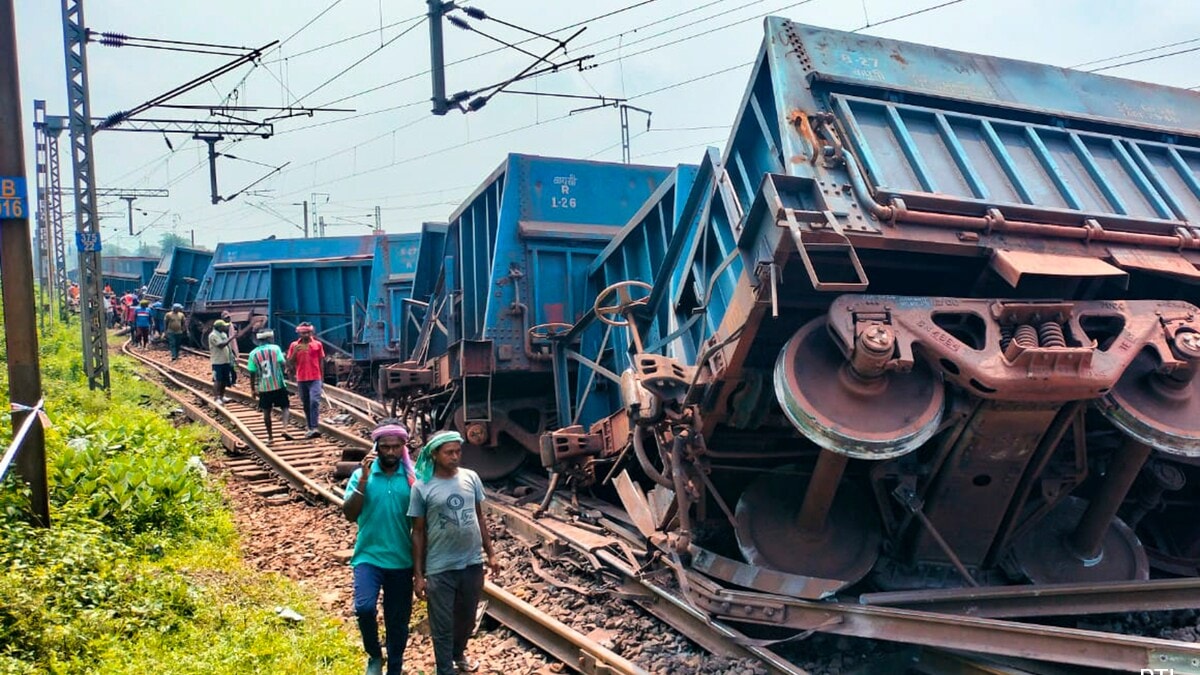 कोतमा स्टेशन के पास बड़ा रेल हादसा, मालगाड़ी के डिब्बे पटरी से उतरे, दो ...