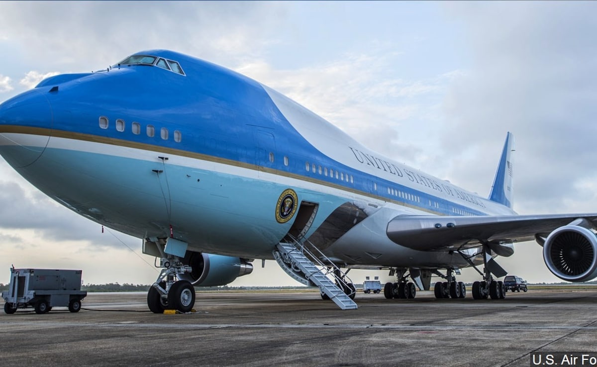 Air Force One Will Be Painted Red, White, Blue As Championed By Trump ...