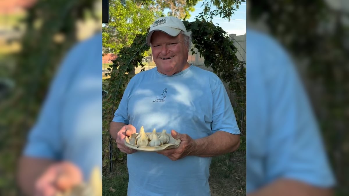 American Man Tastes Ganpati-Special Ukadiche Modak For The First Time ...