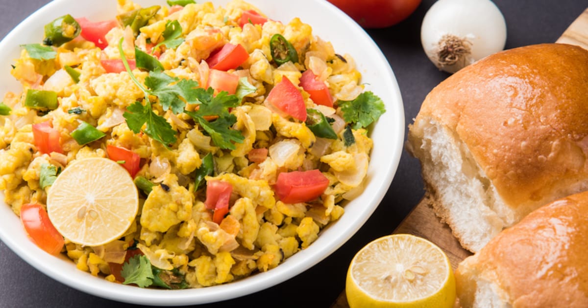 Parsi Food: How To Make Akuri (Parsi-Style Scrambled Eggs)