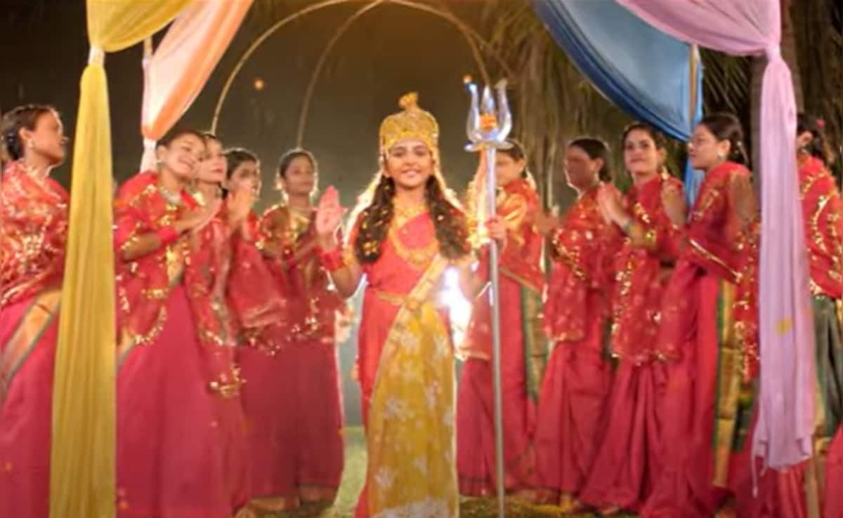 Bhojpuri Devi Geet 2025: नवरात्रि पर अंजना सिंह के देवी गीत 'शितली मईया ...