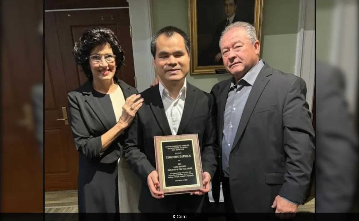 Blind Chinese Orphan Overcomes Odds To Become US Aircraft Engineer