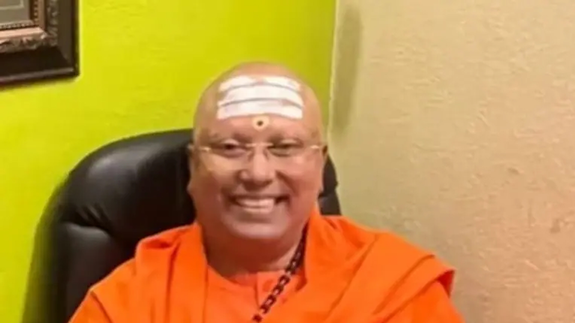 "Come To My Room, I'll Take You Abroad On Trip": Delhi Baba's Sleazy Chats