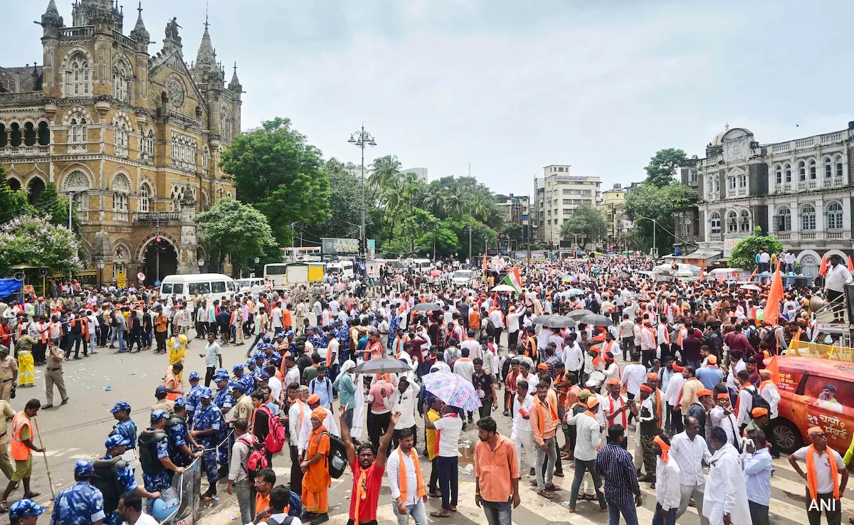 Maratha Quota Row: Protesters Disrupt Traffic, Crowd Chhatrapati ...
