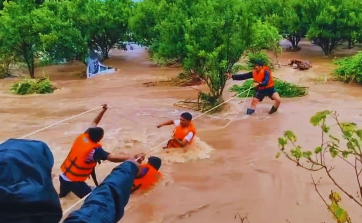 Cloudburst-like rain in Pathardi taluka of Ahilyanagar district shocking Video
