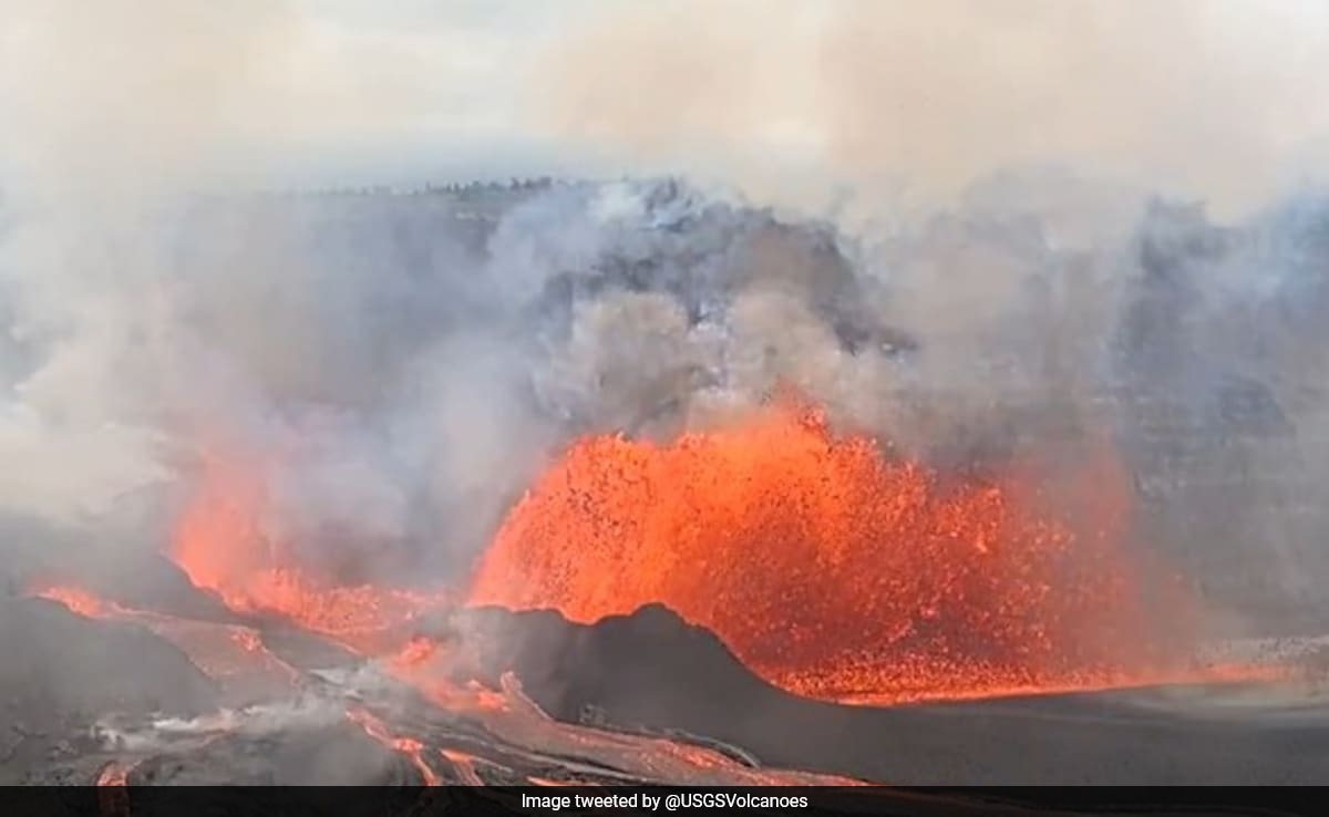 Video: Hawaii's Kilauea Volcano Erupts Again, Shoots Lava 100 Metres Into The Sky