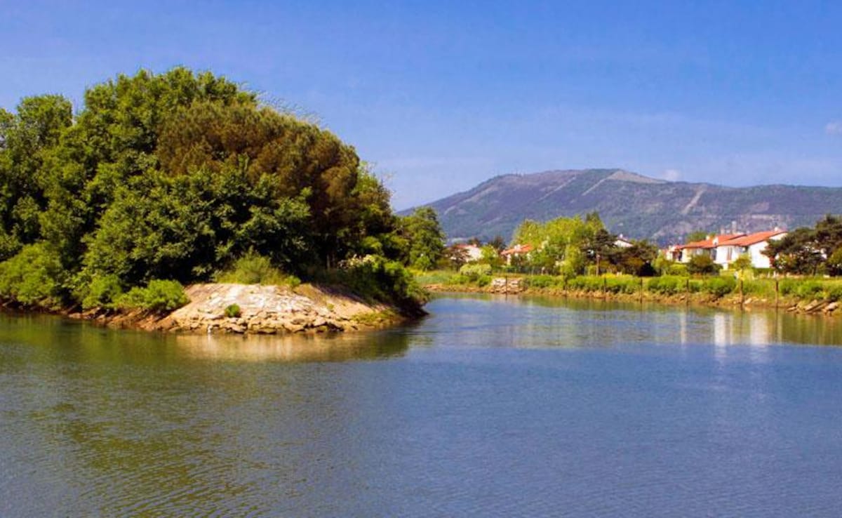 Pheasant Island: A Land That Belongs To Spain For 6 Months And France ...