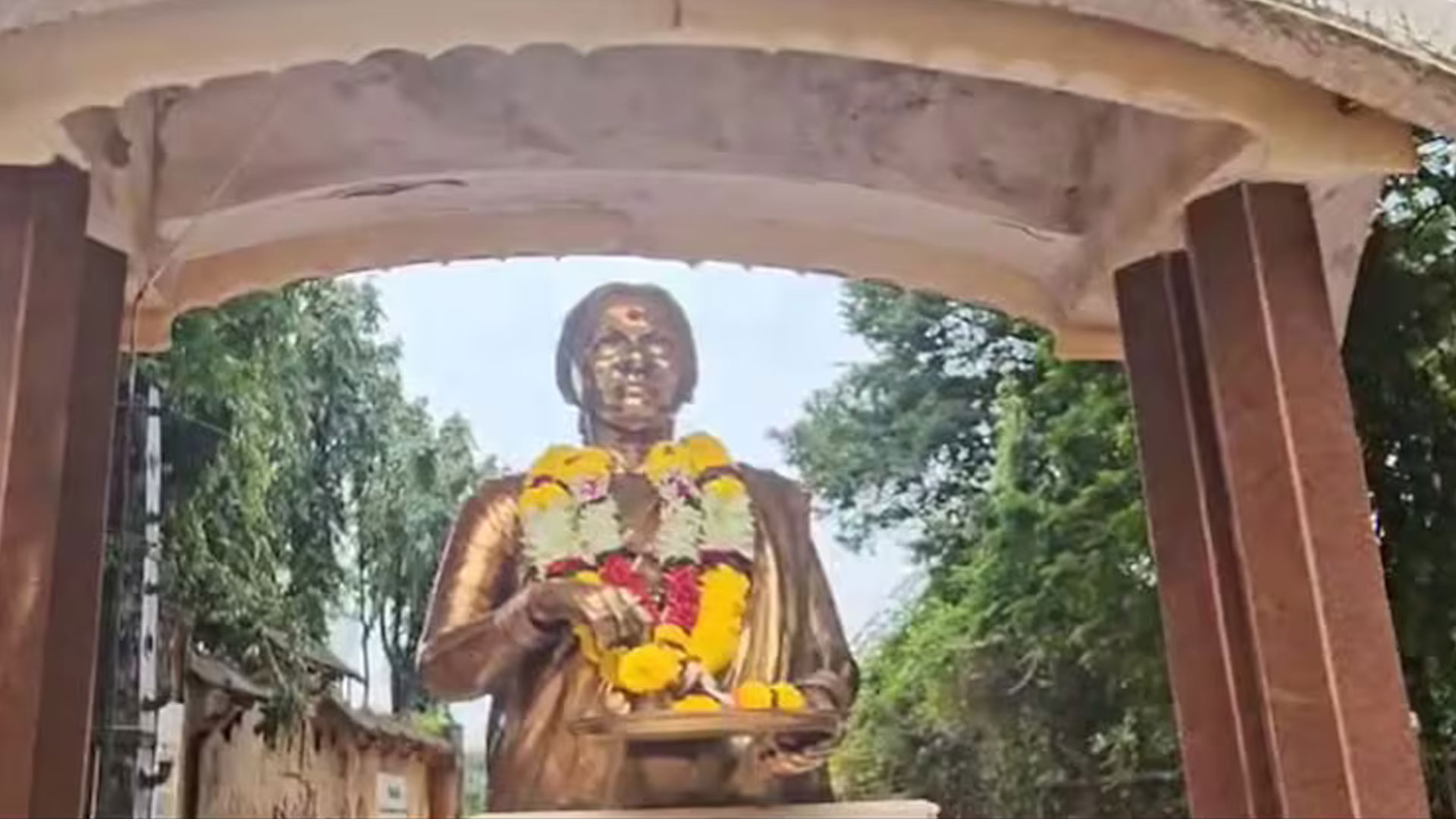 Paint Thrown At Statue Of Bal Thackeray's Wife Meenatai, 1 Arrested: Police