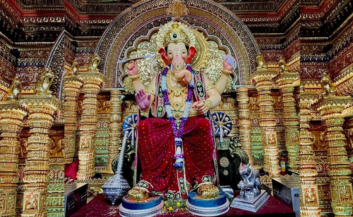 Gautam Singhania Offers Large Donation to Lalbaugcha Raja video viral ...