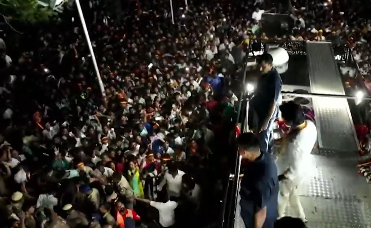 Vijay Rally Stampede, Karur: Video: TVK Chief Vijay Tosses Water ...