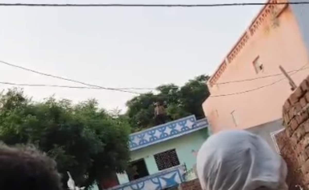 UP Man Threatens To Kill Yogi Adityanath: A Gun, A Threat On Life And 2-Hour High-Drama On Roof ...