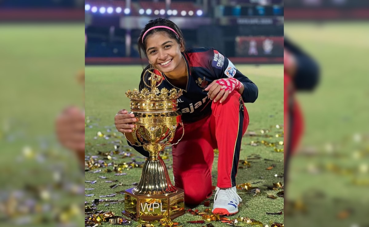 श्रेयंका पाटिल ने मेंस और विमेंस खिलाड़ियों को मिलाकर बनाई अपनी धांसू ...