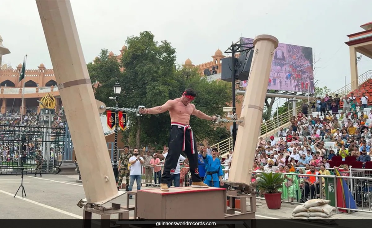 'Steel Man Of India' Vispy Kharadi Sets New Record By Holding 261 Kg ...