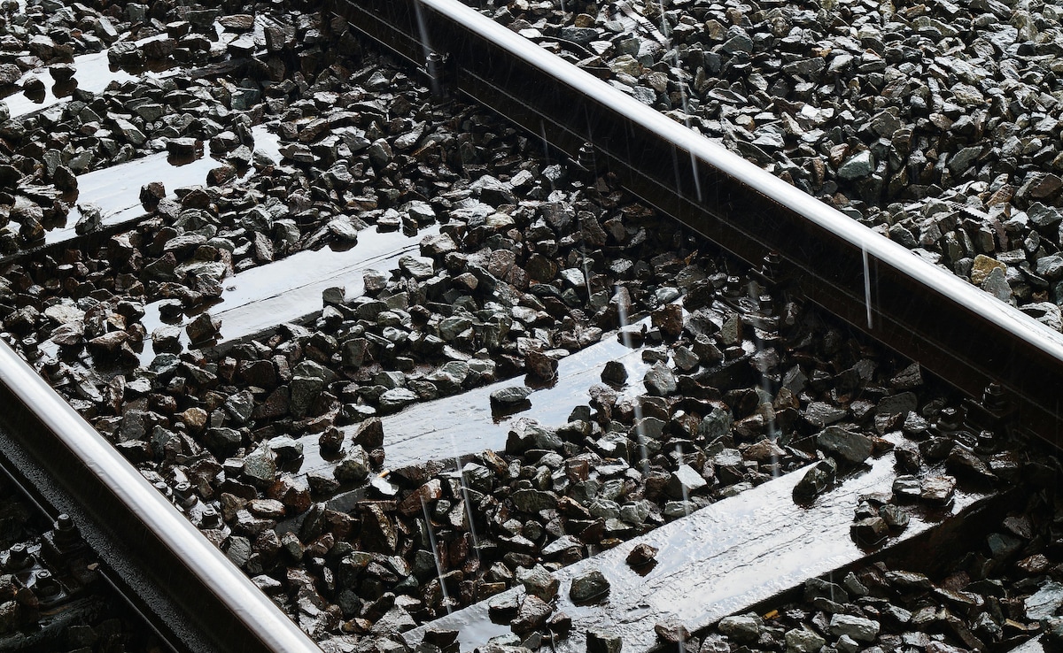 Why Do Train Tracks Have Small Stones Around Them? 5 Fascinating Reasons