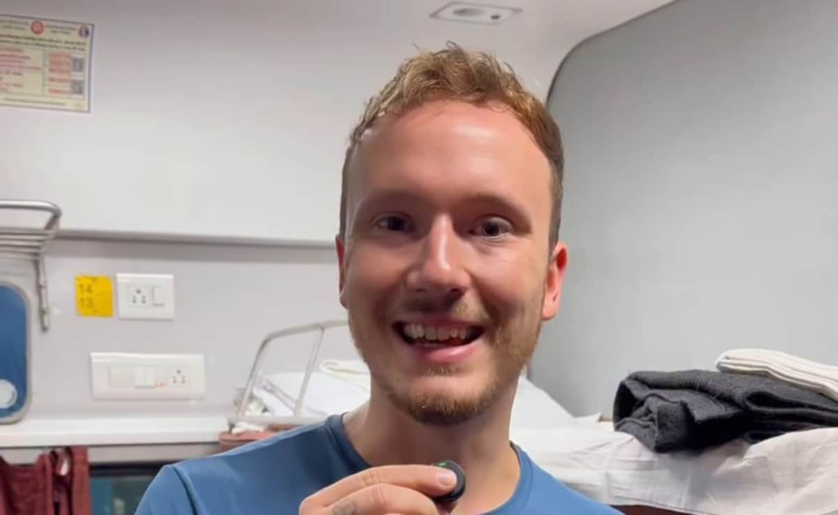 Foreign Couple's Honest Review Of First-Class Train Travel In India ...