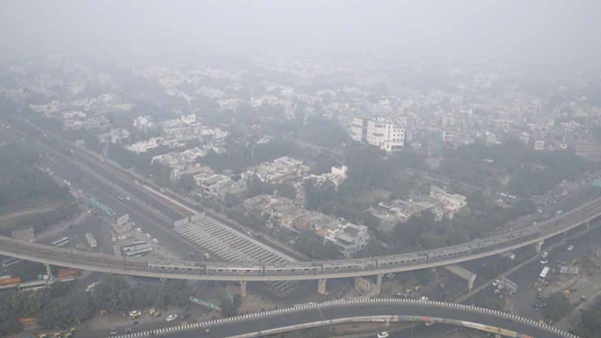 Delhi Air Quality: ठंड की दस्तक और हवा में घुलने लगा जहर! दिल्ली में ...