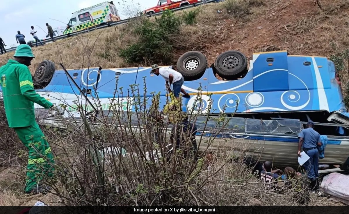 South Africa Bus Crash: Bus Travelling To Zimbabwe Crashes After Driver ...